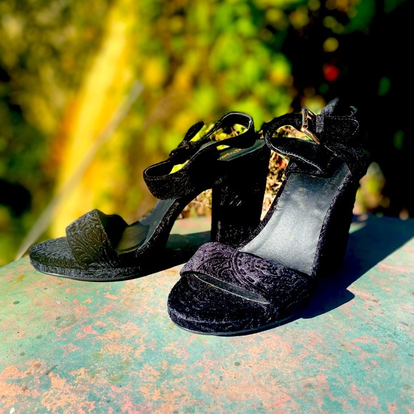 Qupid | Shoes | Ladies Black Textured Velvet Gothic Lace Platform Heel ...